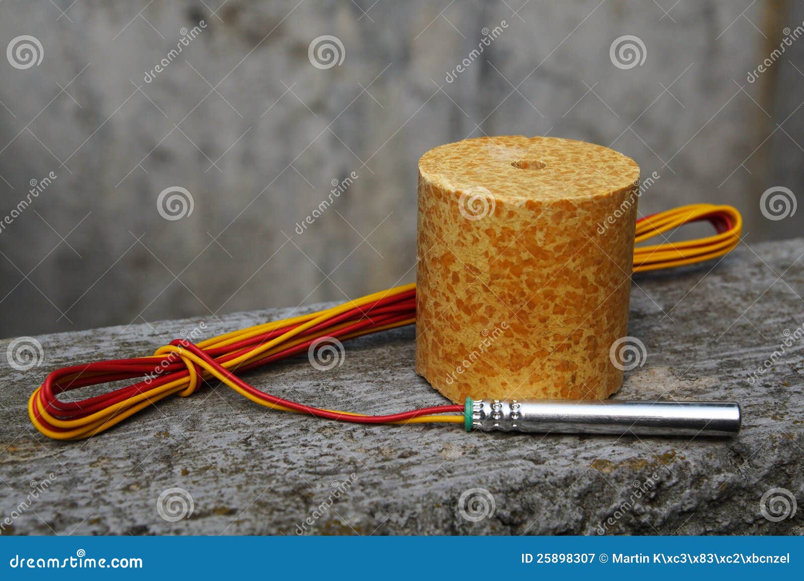 Detonator en explosief stock afbeelding. Image of militair - 25898307