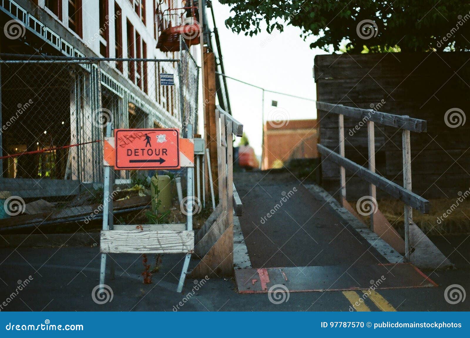 Detour Picture. Image: 97787570