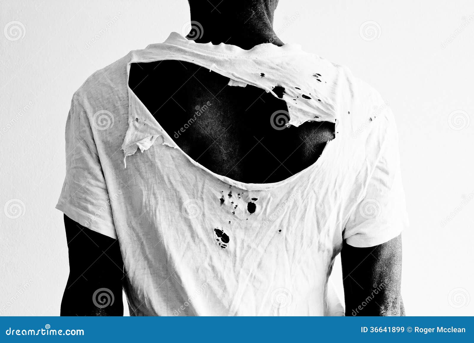 Detrás Con La Camiseta Rasgada Imagen de archivo - Imagen de desgastado ...