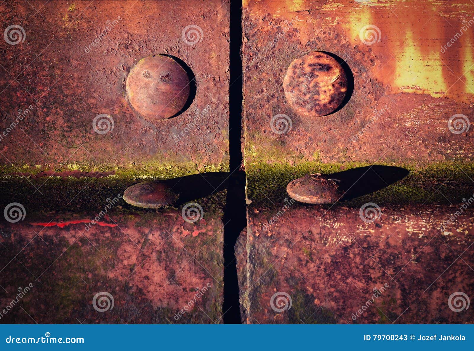 Dettaglio Di Vecchio Ferro Che Recinta I Giunti Rivettati Immagine ...