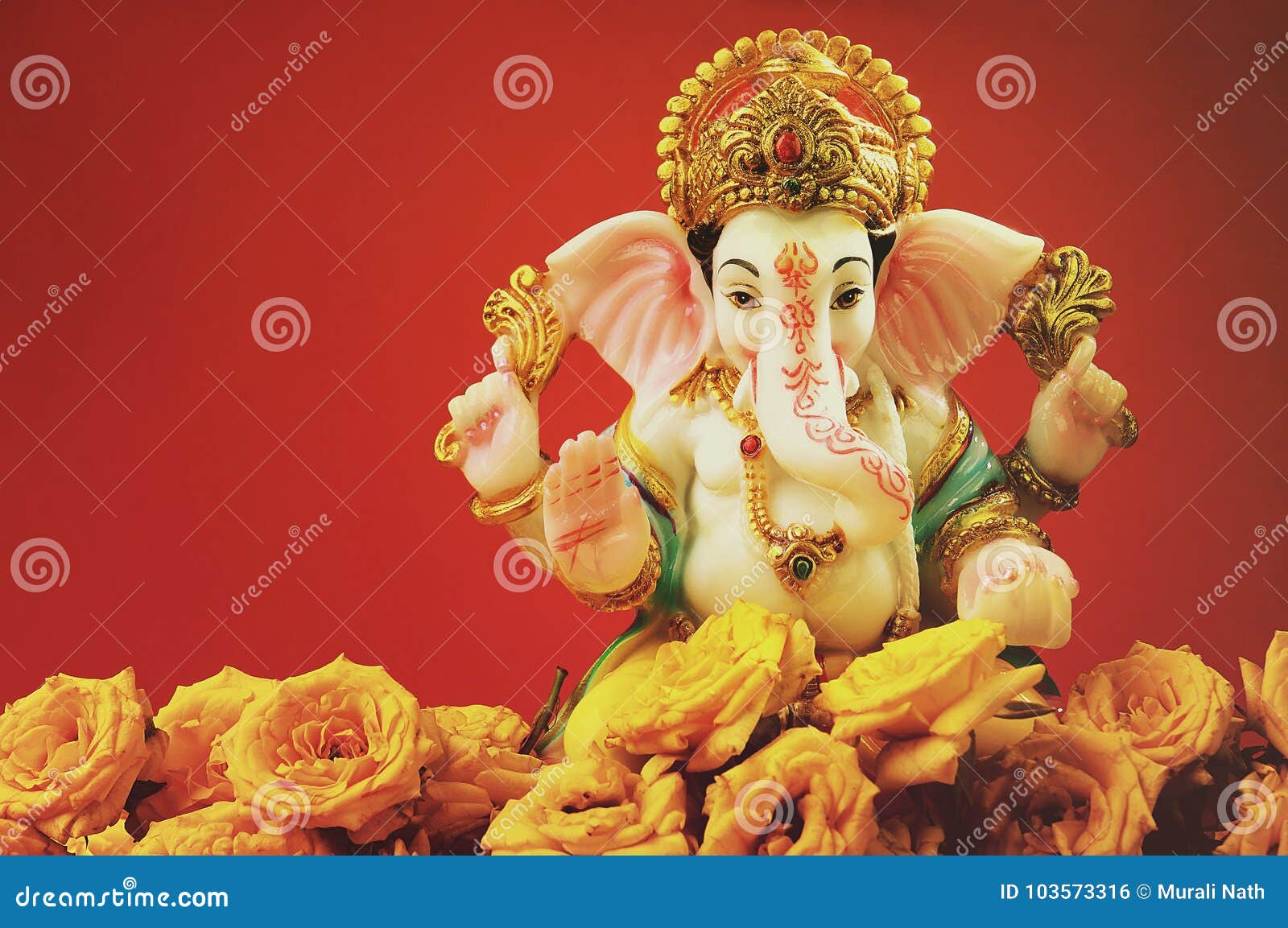 Deus Hindu Ganesha Com Flor Cor-de-rosa Foto de Stock - Imagem de ...