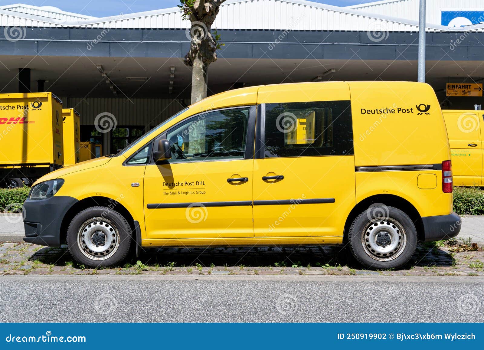Deutsche Post van editorial photography. Image of post - 250919902