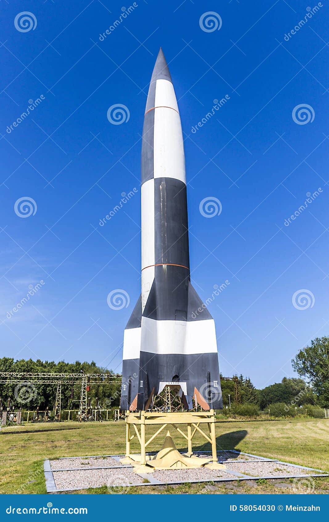 Deutsche Rakete WW2 V2 in Peenemuende Redaktionelles Bild - Bild von ...