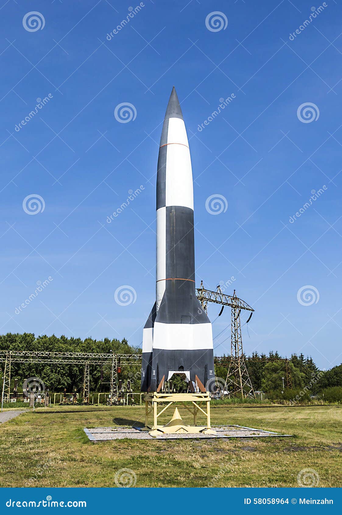 Deutsche Rakete WW2 V2 in Peenemuende Stockfoto - Bild von industriell ...