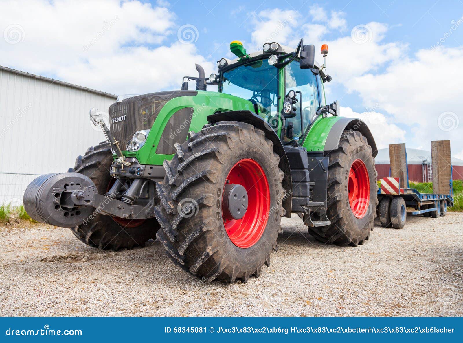 Deutscher Fendt-Traktor redaktionelles foto. Bild von motor - 68345081