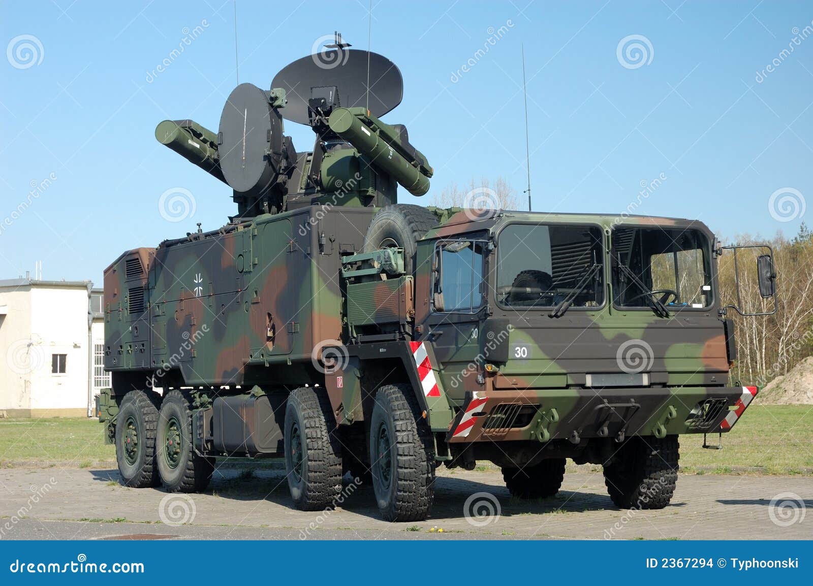 Deutscher Militär-LKW stockfoto. Bild von verteidigung - 2367294
