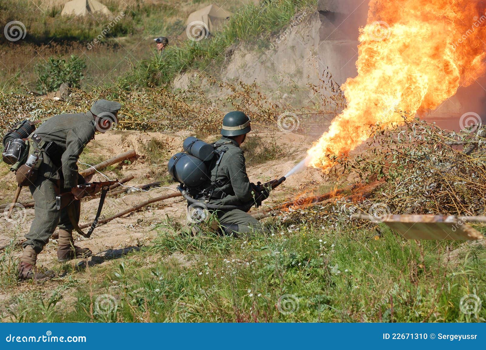 Deutscher Soldat Mit Flammenwerfer Stockfoto - Bild von gefährlich ...