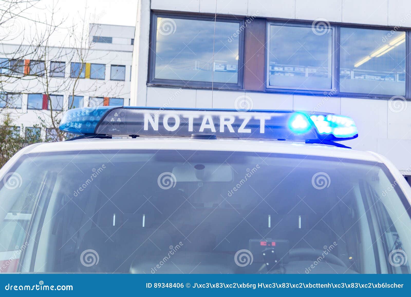Deutsches Notdoktor Notarzt Auto Stockfoto - Bild von doktor, kreuz ...