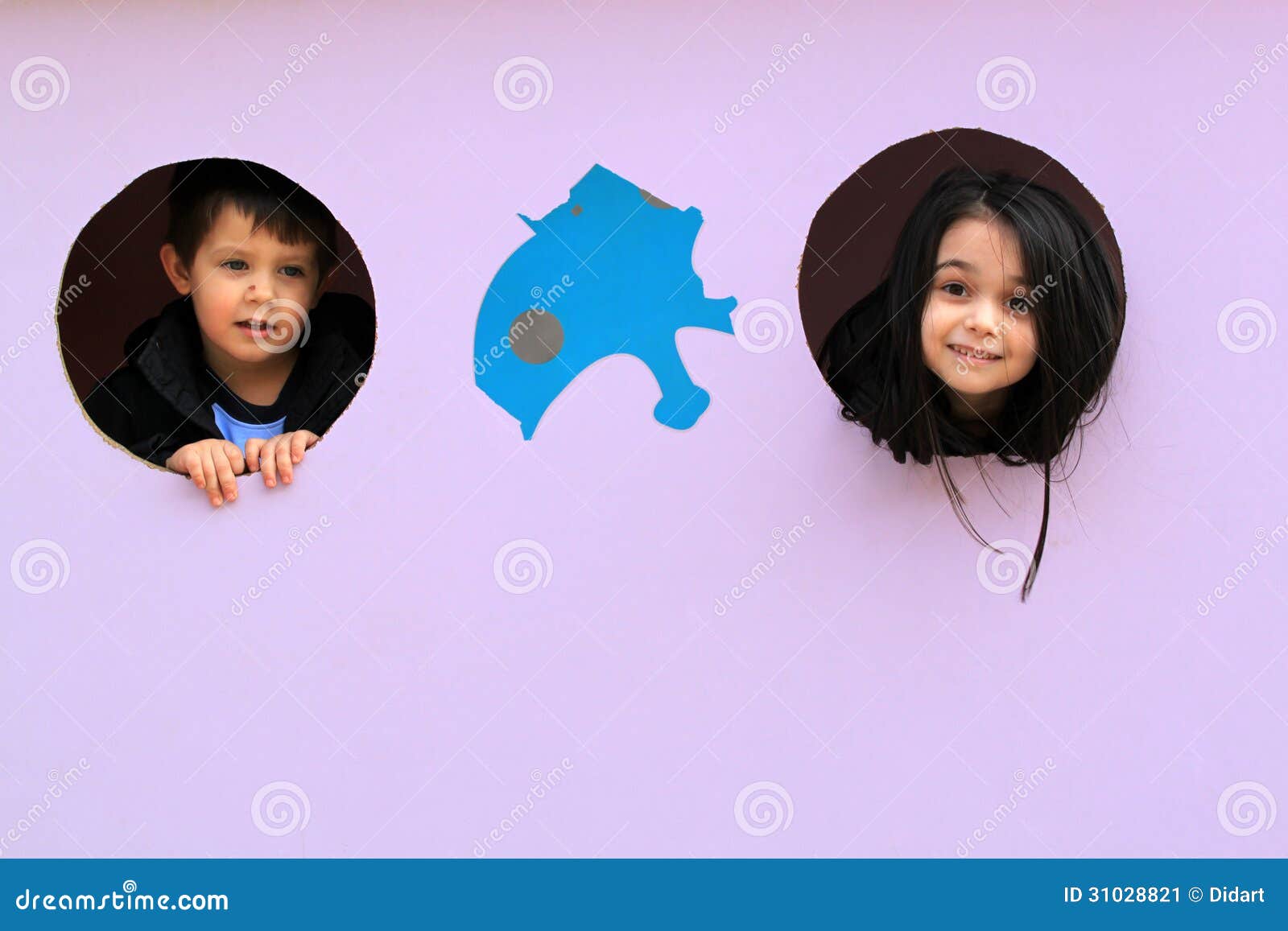 Deux Cache-cache De Jeu D'enfants Image stock - Image du cheveu, actif ...