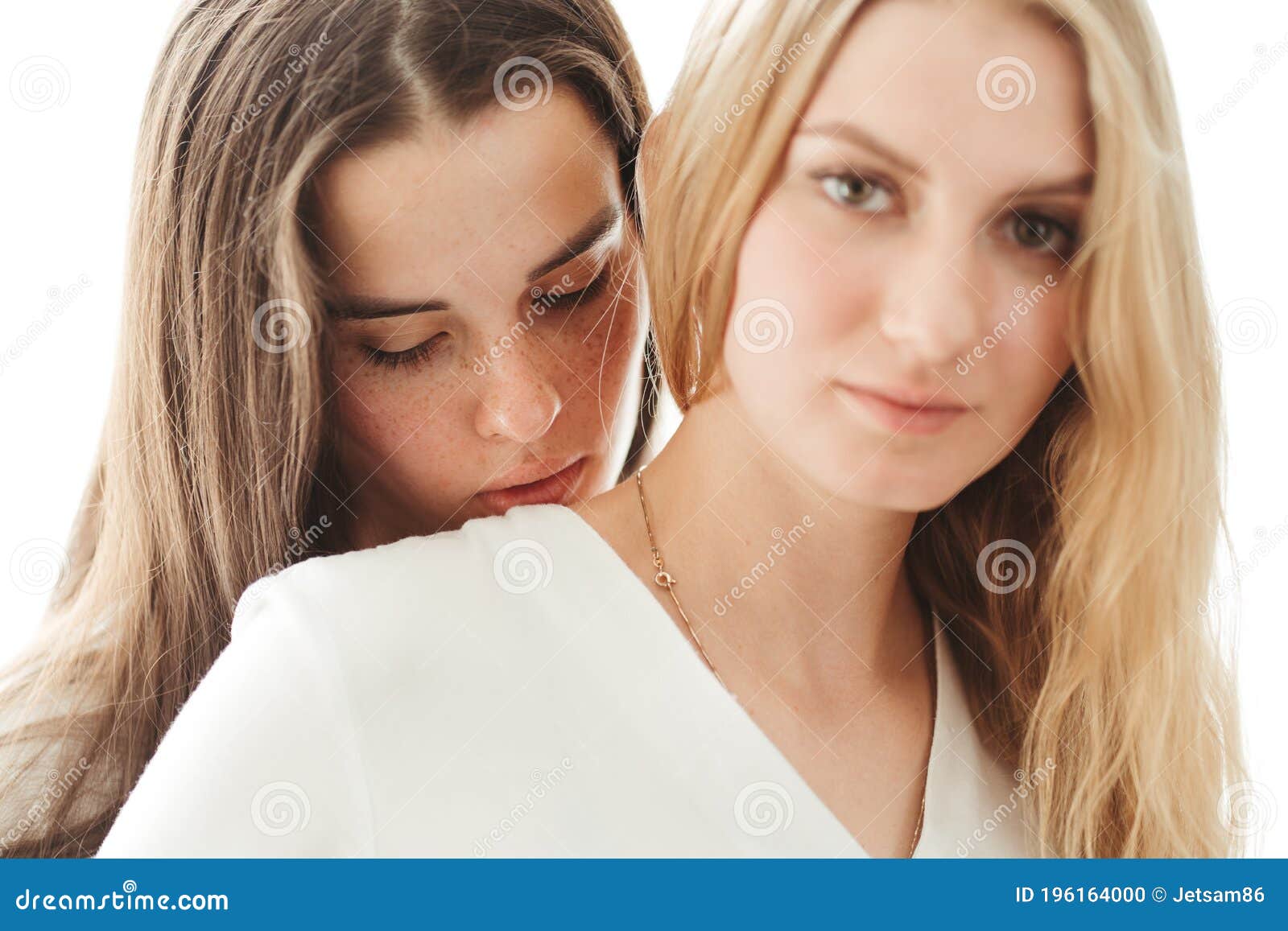 Deux Femmes Amoureuses Partageant Le Moment Romantique Ensemble Photo