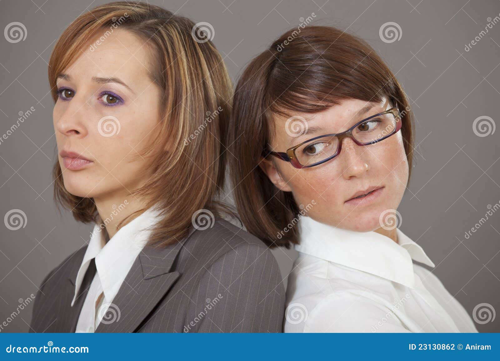 Deux femmes d'affaires photo stock. Image du freckles - 23130862 Deux femmes d'affaires photo stock. Image du freckles - 23130862