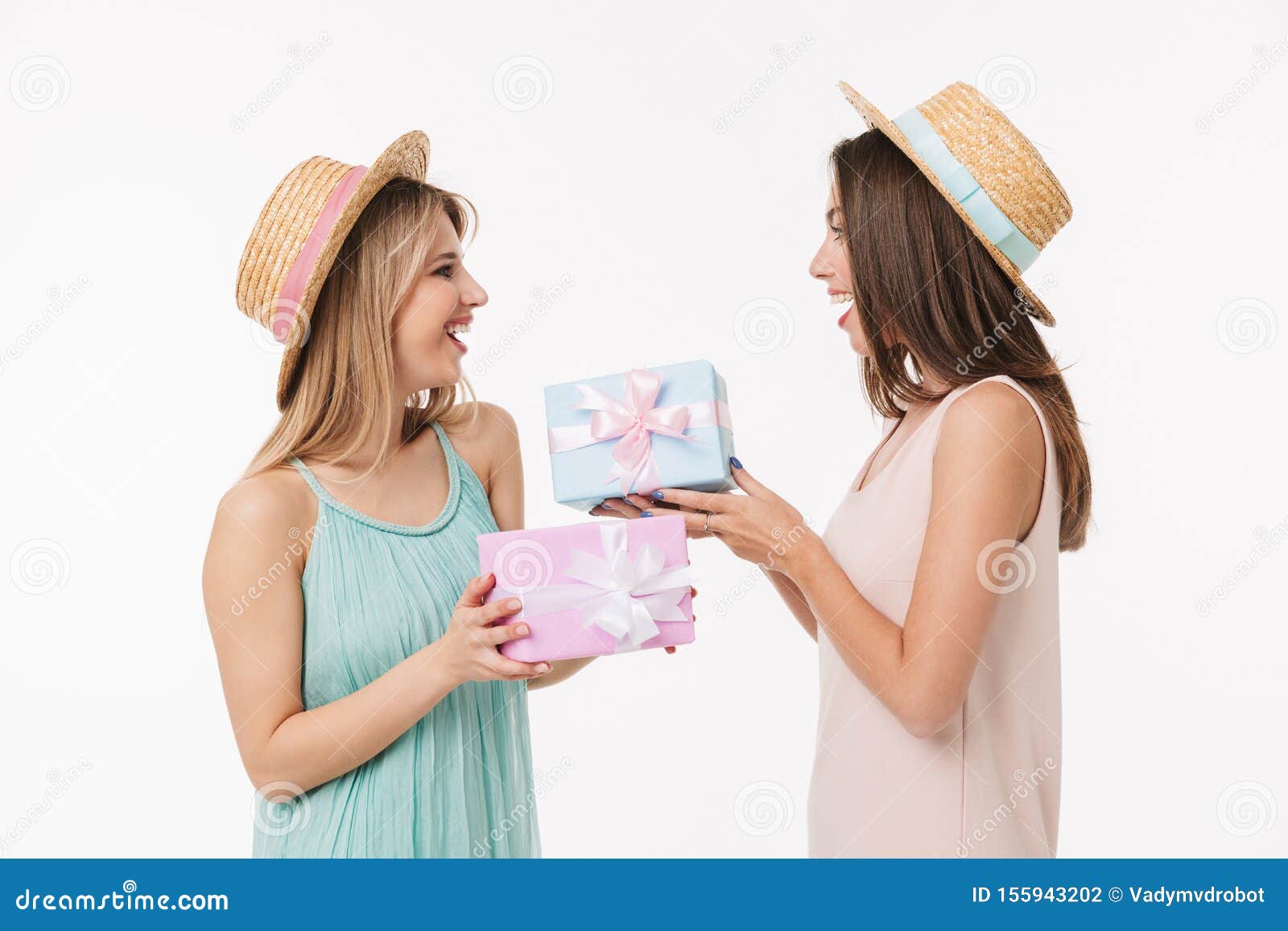 Deux Jolies Jolies Jeunes Filles Isolées Photo Stock Image Du Rêve