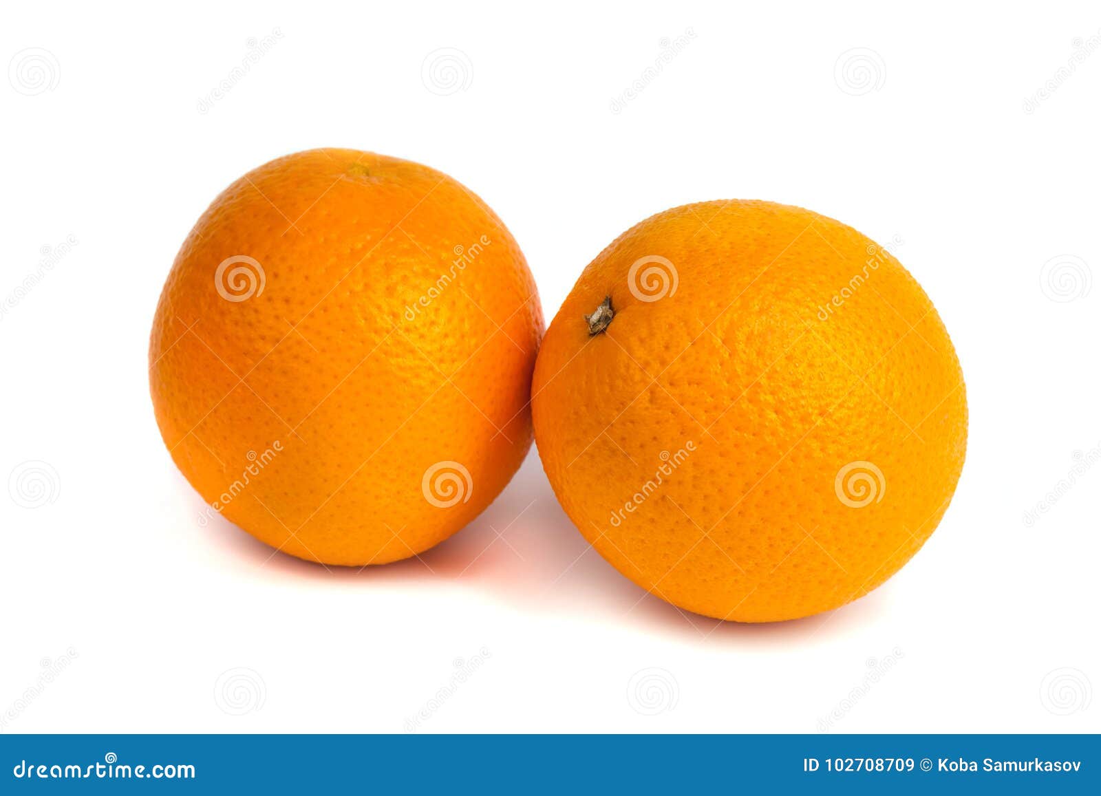 Deux Oranges D'isolement Sur Le Fond Blanc, Fruit Image stock - Image ...