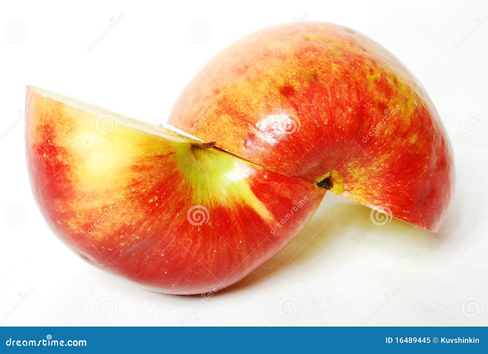 Deux parts de la pomme image stock. Image du durée, fruits - 16489445