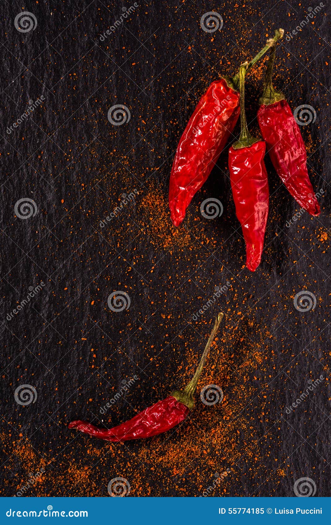 Deux Poivrons De /poivron Rouge Image stock - Image of chaud, légume ...