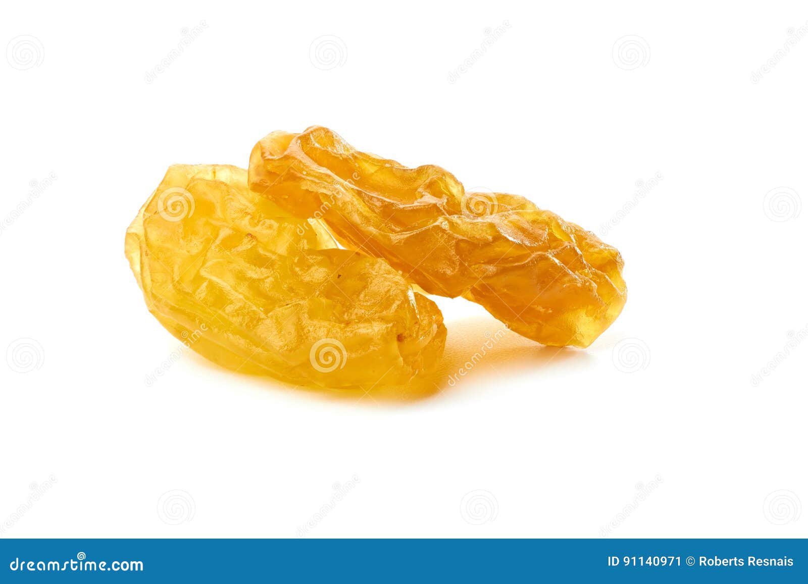 Deux Raisins Secs D'or Sur Le Blanc Image stock - Image du mangez ...