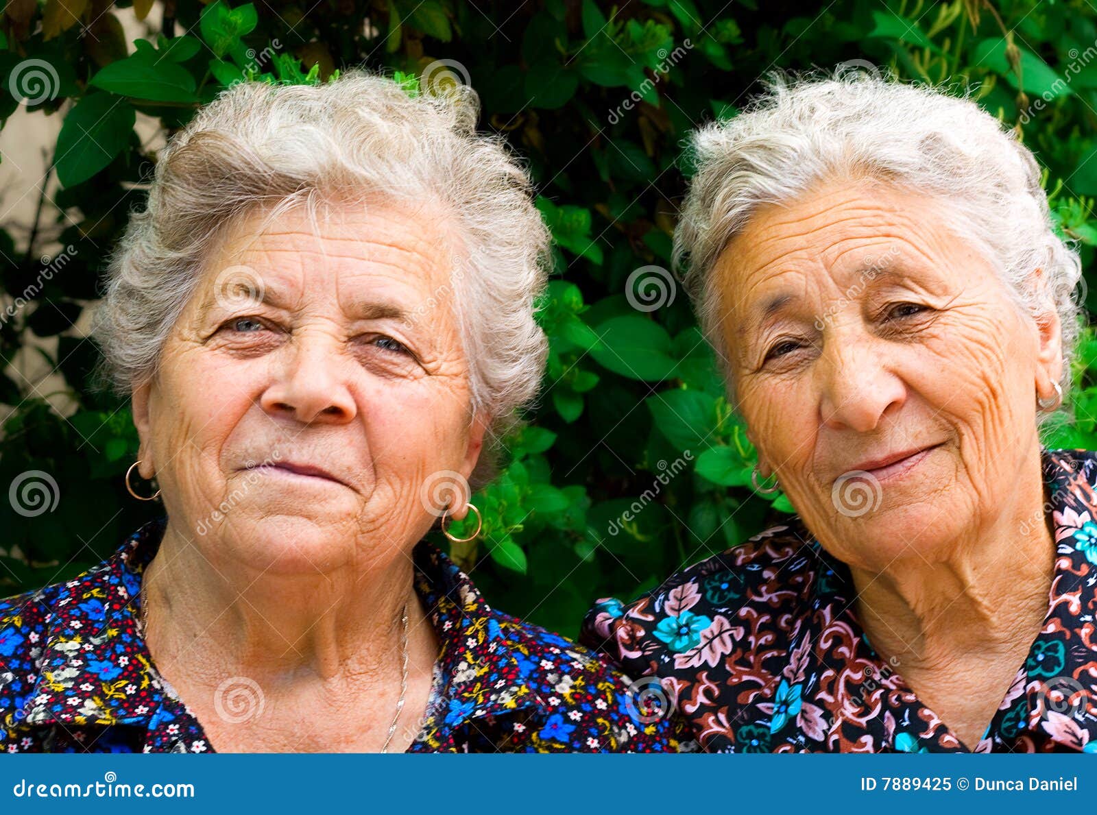 Deux vieilles dames image stock. Image du femelles, mûr - 7889425