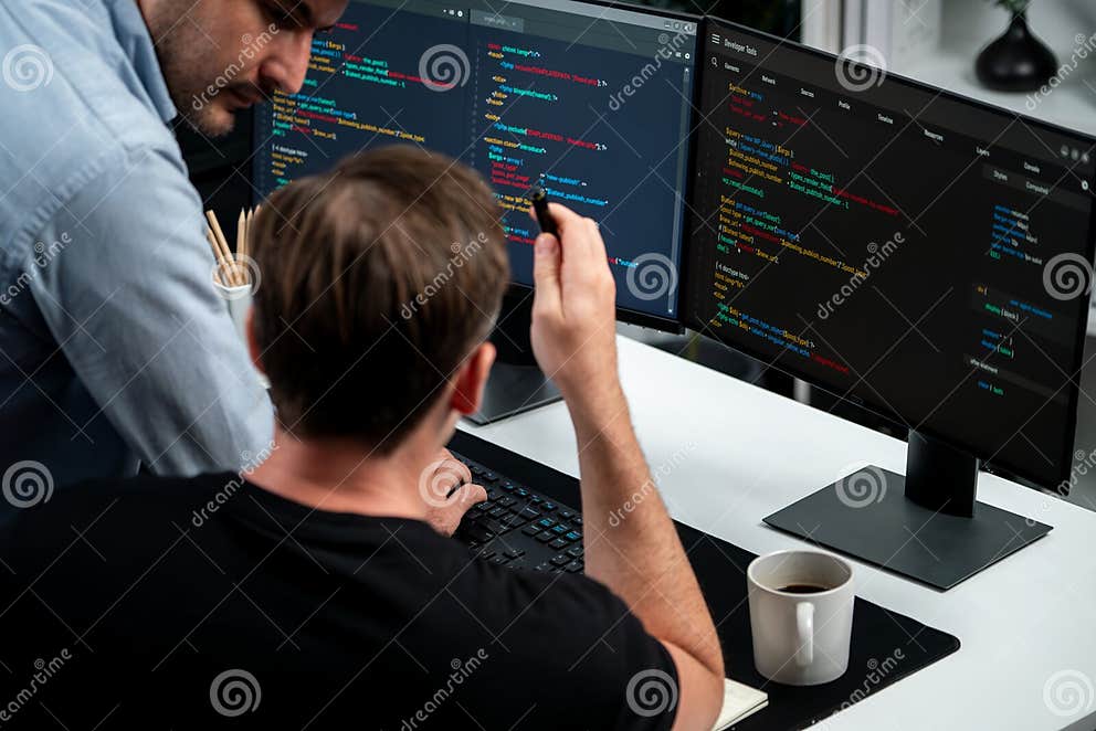 It Developers Discussing Online Software Development Information ...