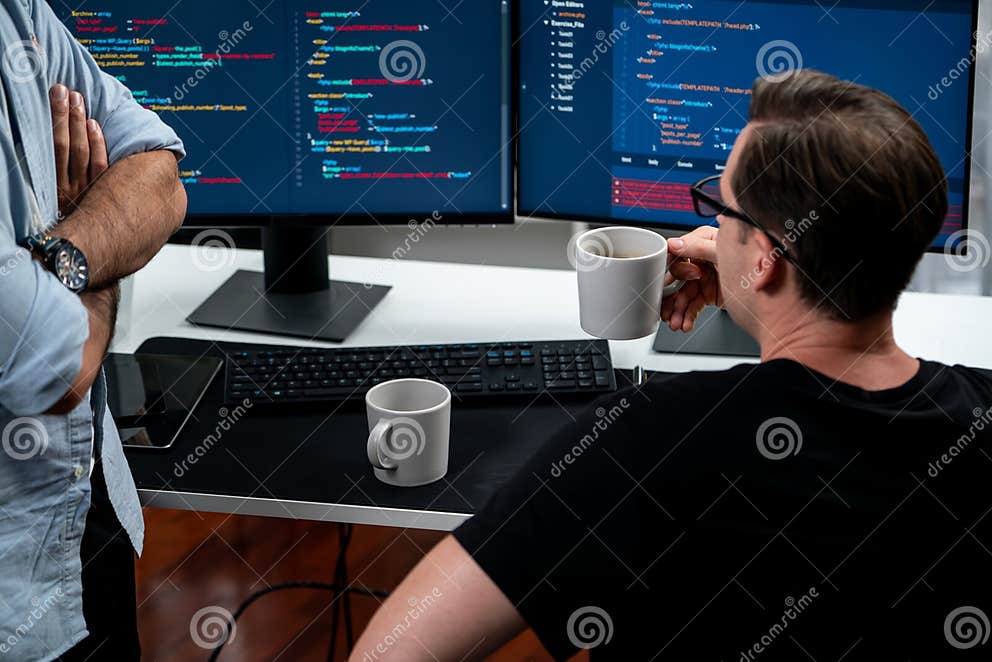 It Developers Discussing Online Software Development Information ...