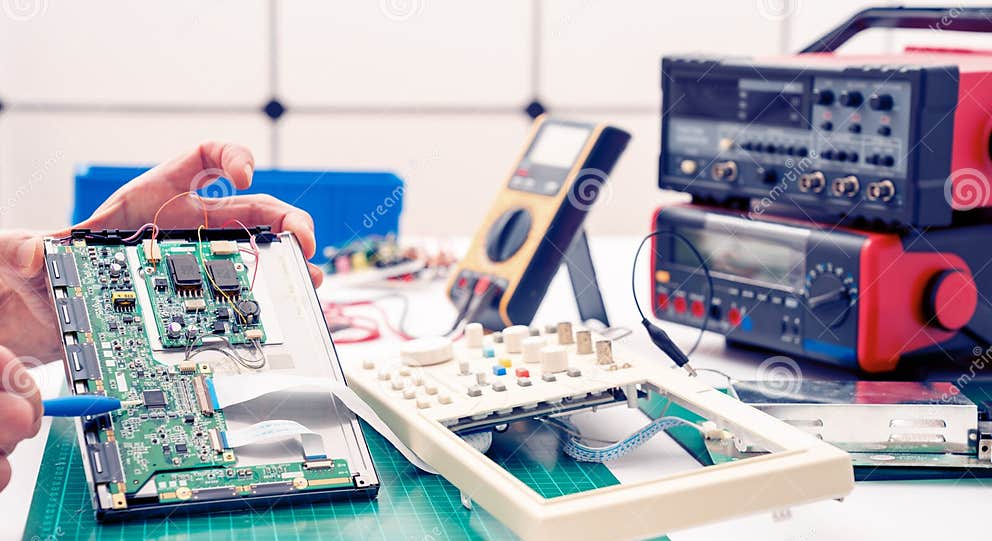 Development of the Design of an Electronic Device in the Laboratory of Semiconductor Electronics ...