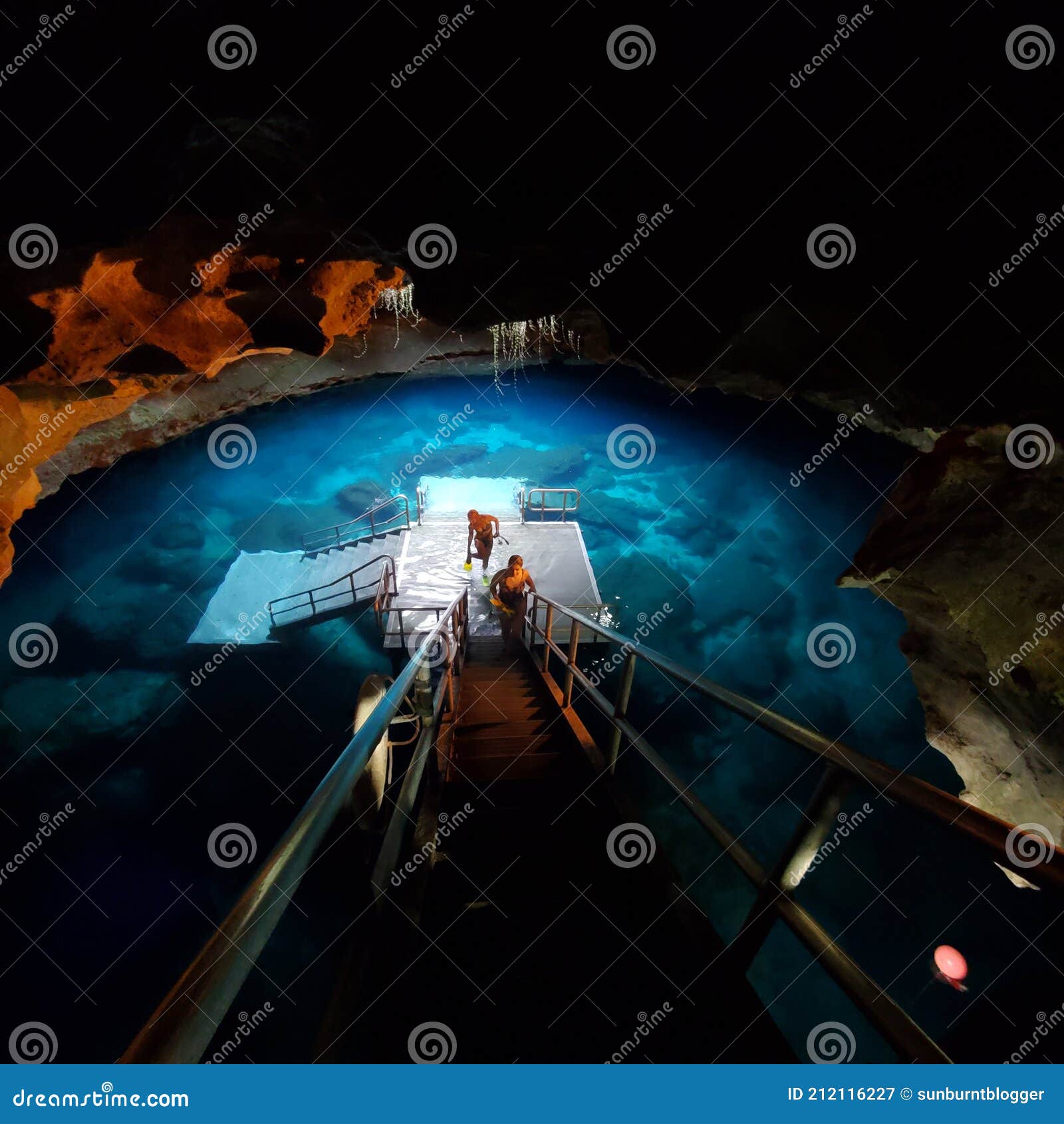 Devil S Den Prehistoric Spring, Florida Editorial Photography - Image ...