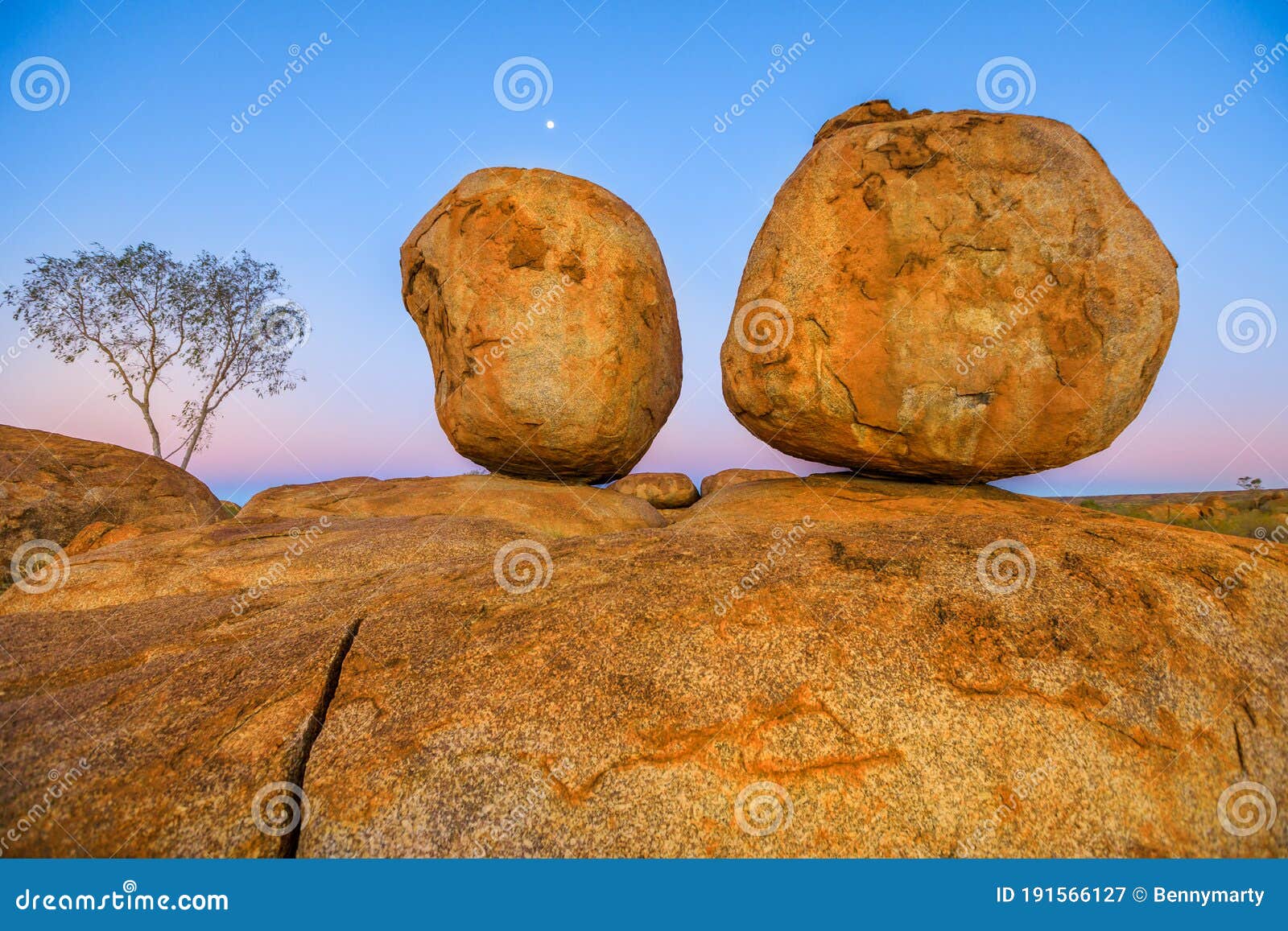 Devils Marbles at evening stock image. Image of karlu - 191566127