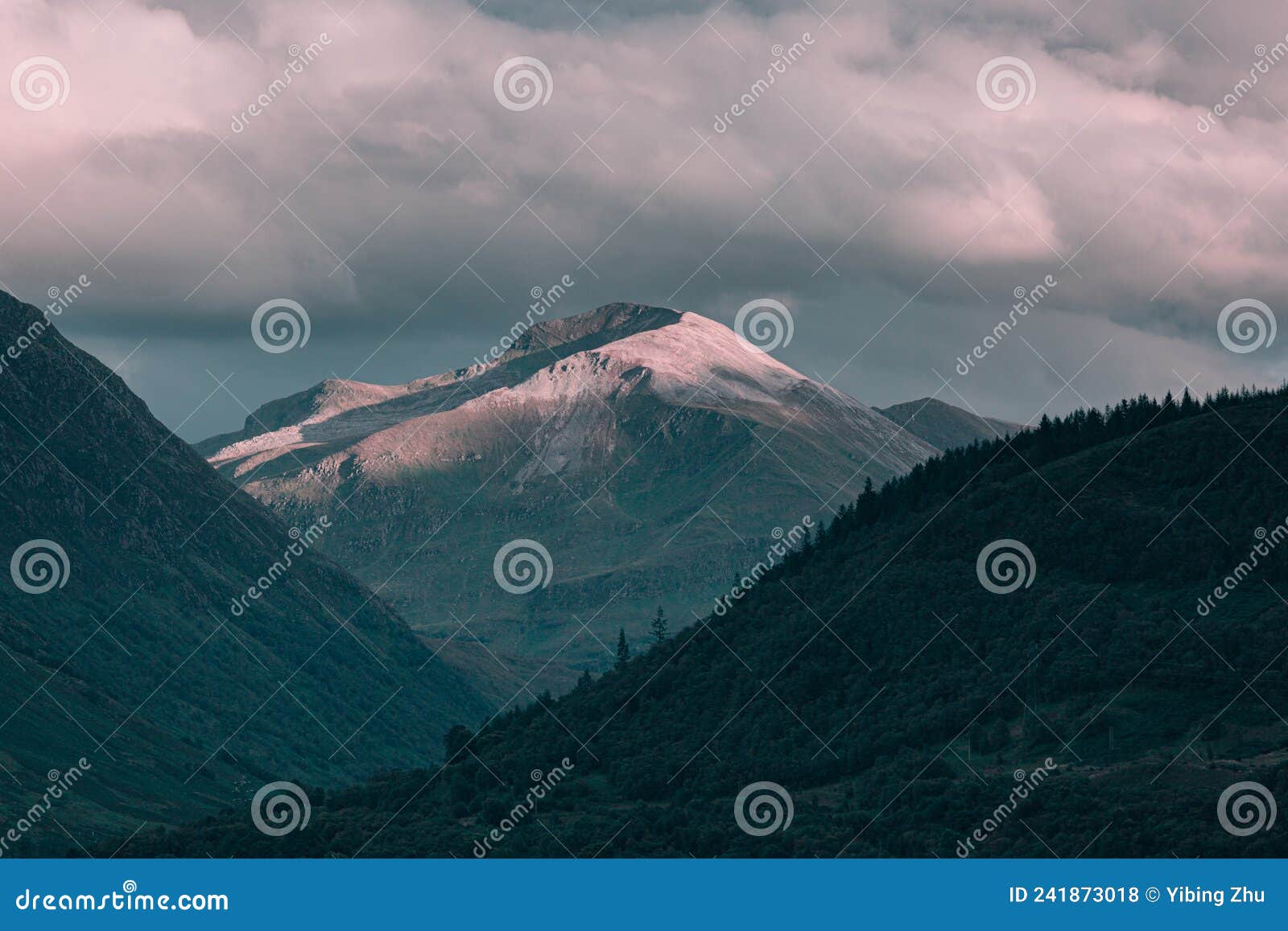 The Devils Ridge, Ben Nevis, Scottish Highland Stock Photo - Image of ...