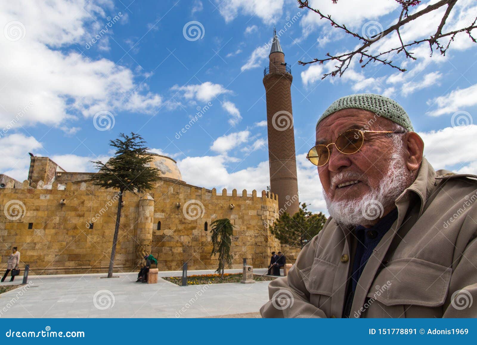 Turkish old man editorial photo. Image of hajj, arab - 151778891
