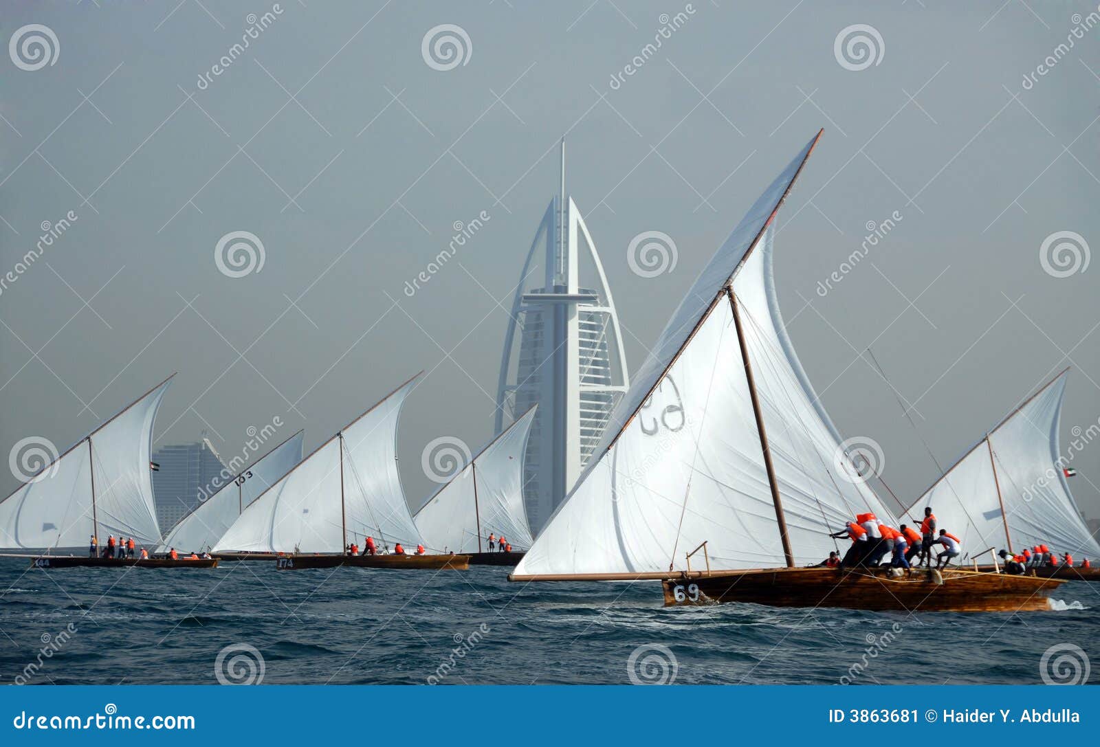 Dhow Sailing To Burj Al Arab Editorial Photo - Image of outing ...