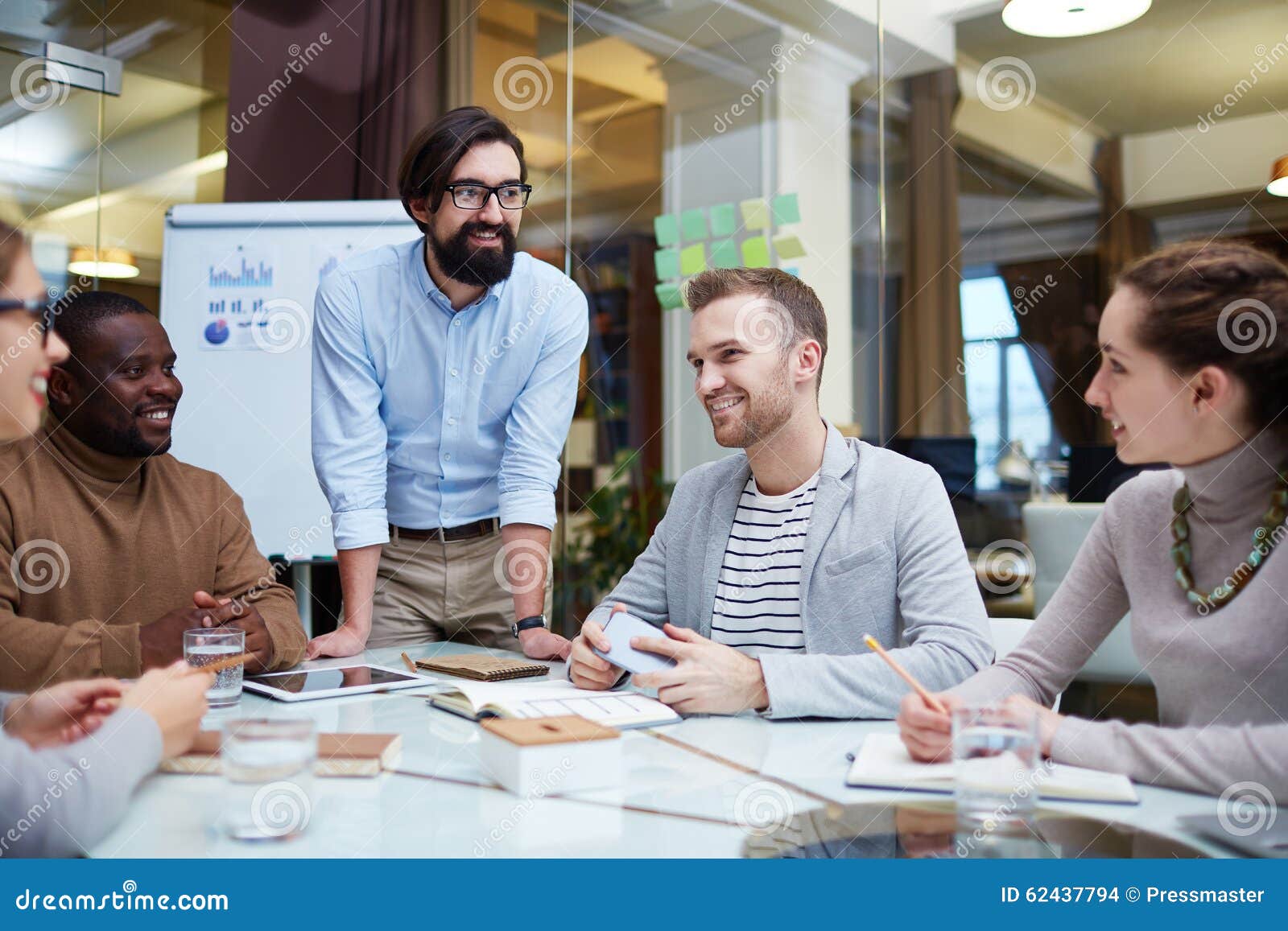 Di impiegato fotografia stock. Immagine di riunione, gruppo - 62437794