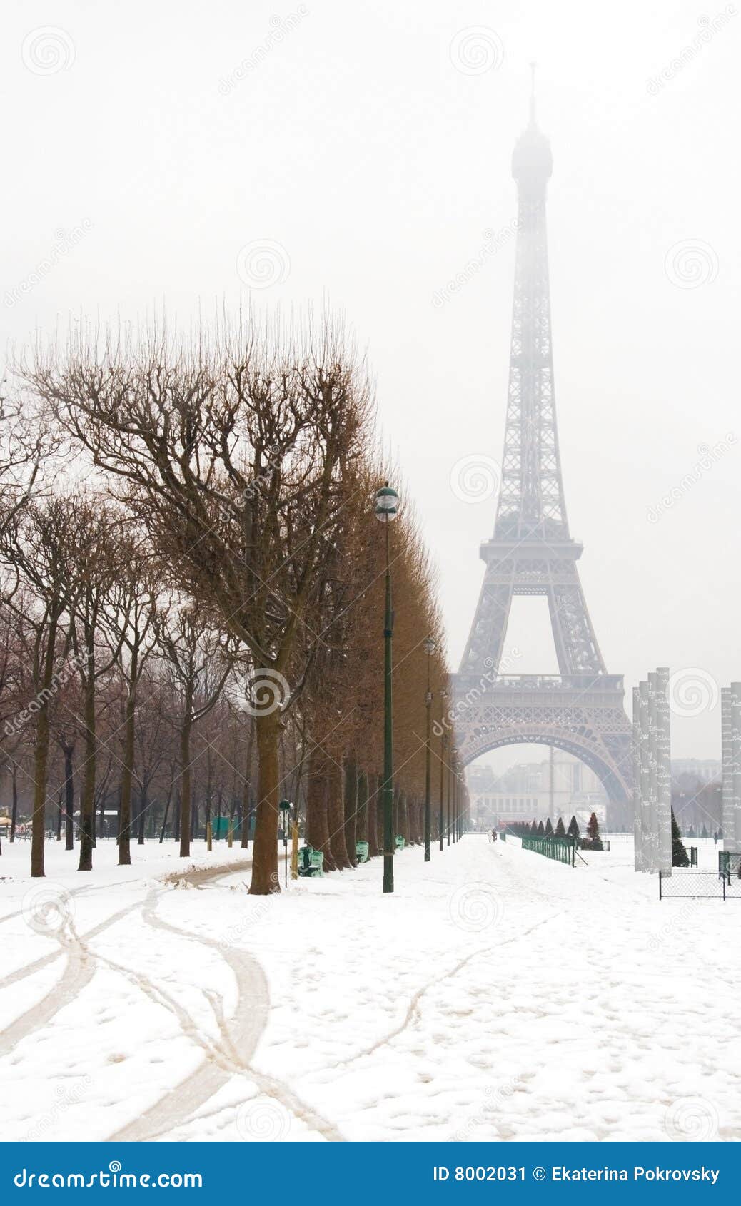 Dia nevado em Paris imagem de stock. Imagem de turismo - 8002031