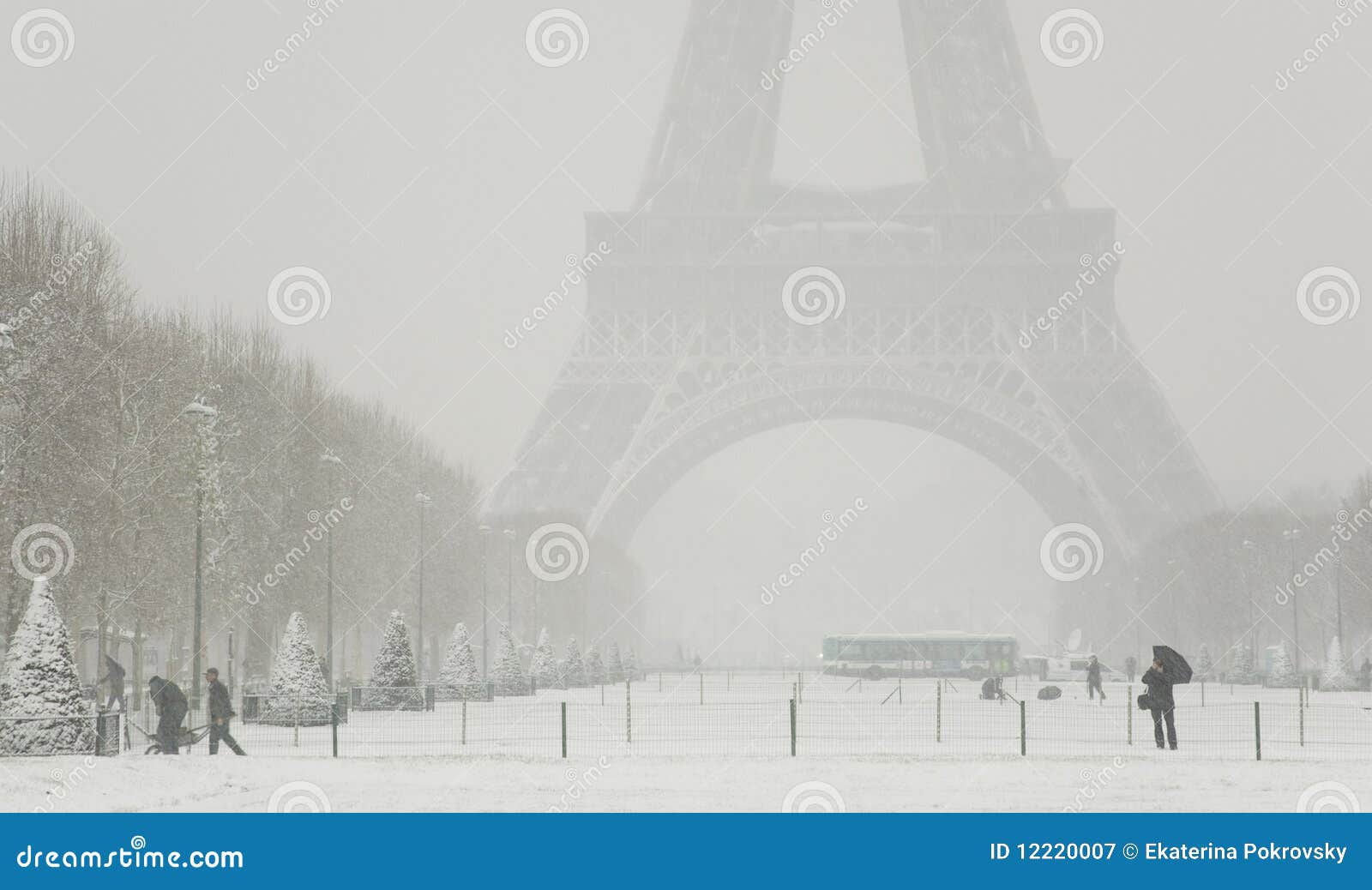 Dia nevado raro em Paris imagem de stock. Imagem de marco - 12220007