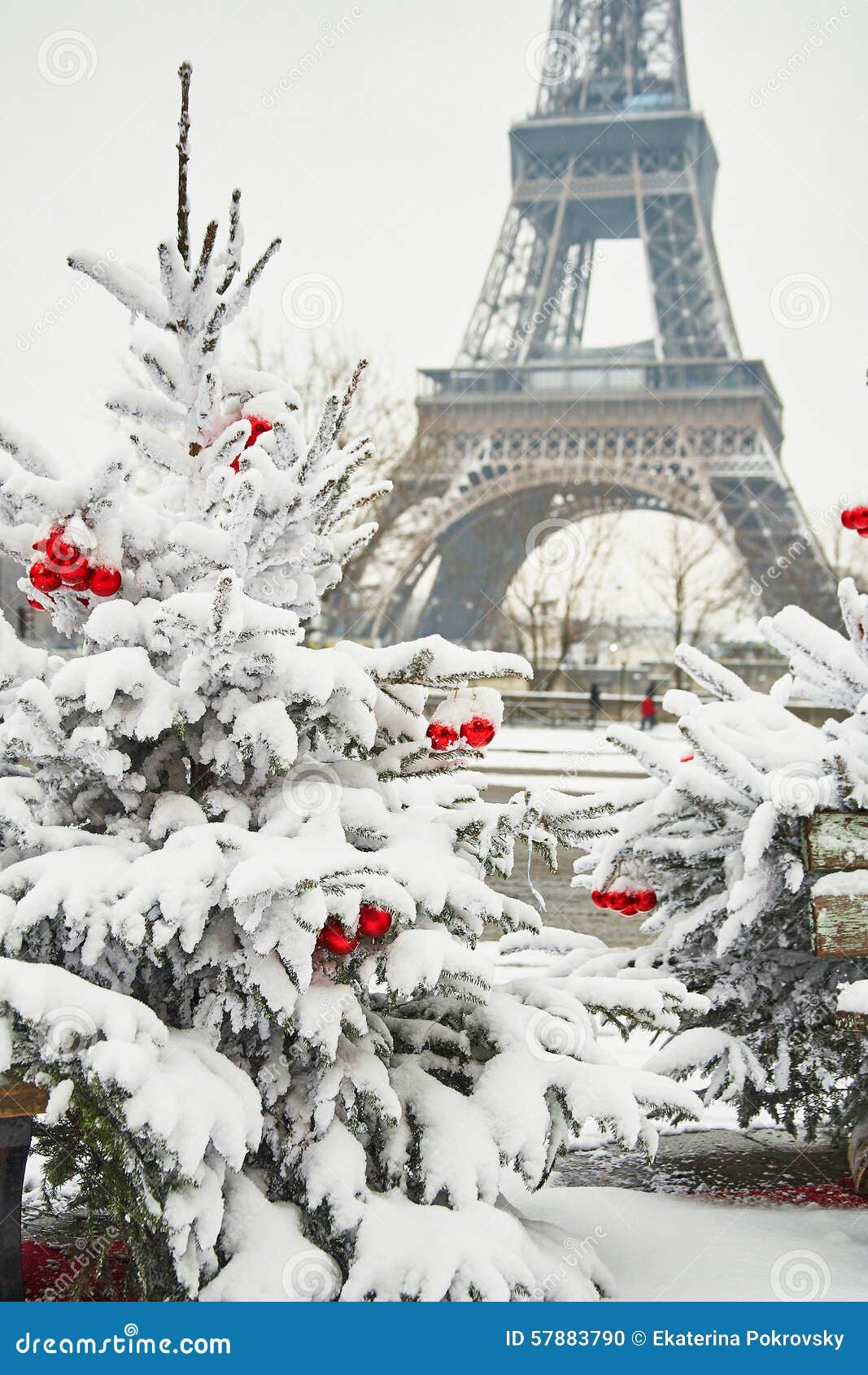 Dia nevado raro em Paris foto de stock. Imagem de confuso - 57883790