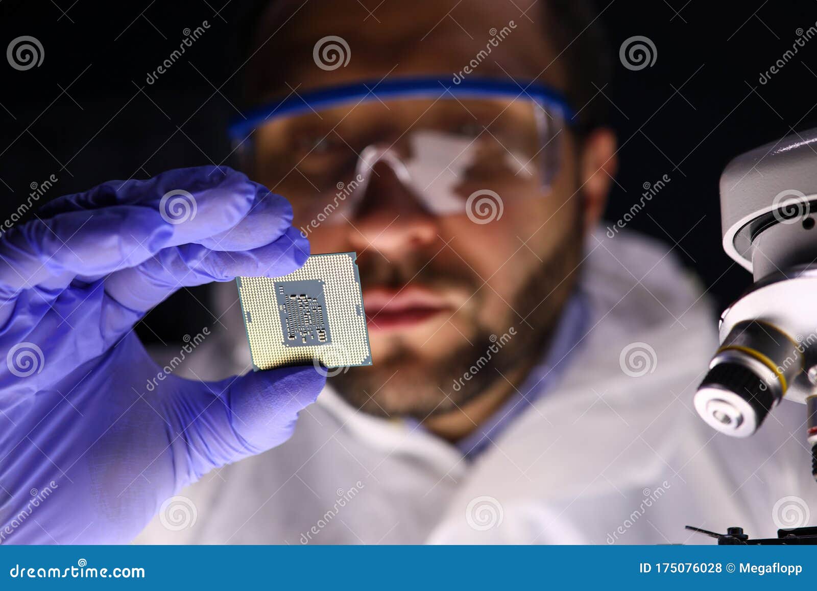 Diagnose van een chip stock foto. Image of industrie - 175076028