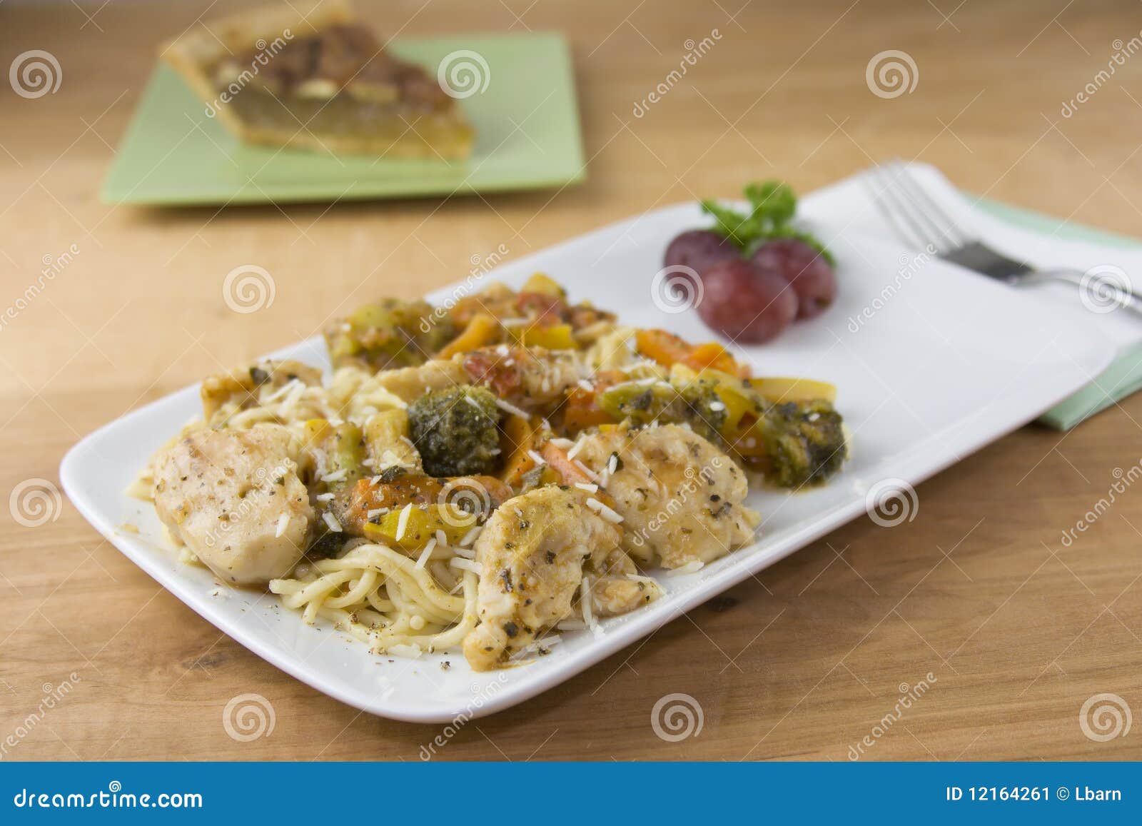 Diagonal De Los Fideos Del Pollo Imagen de archivo - Imagen de ...