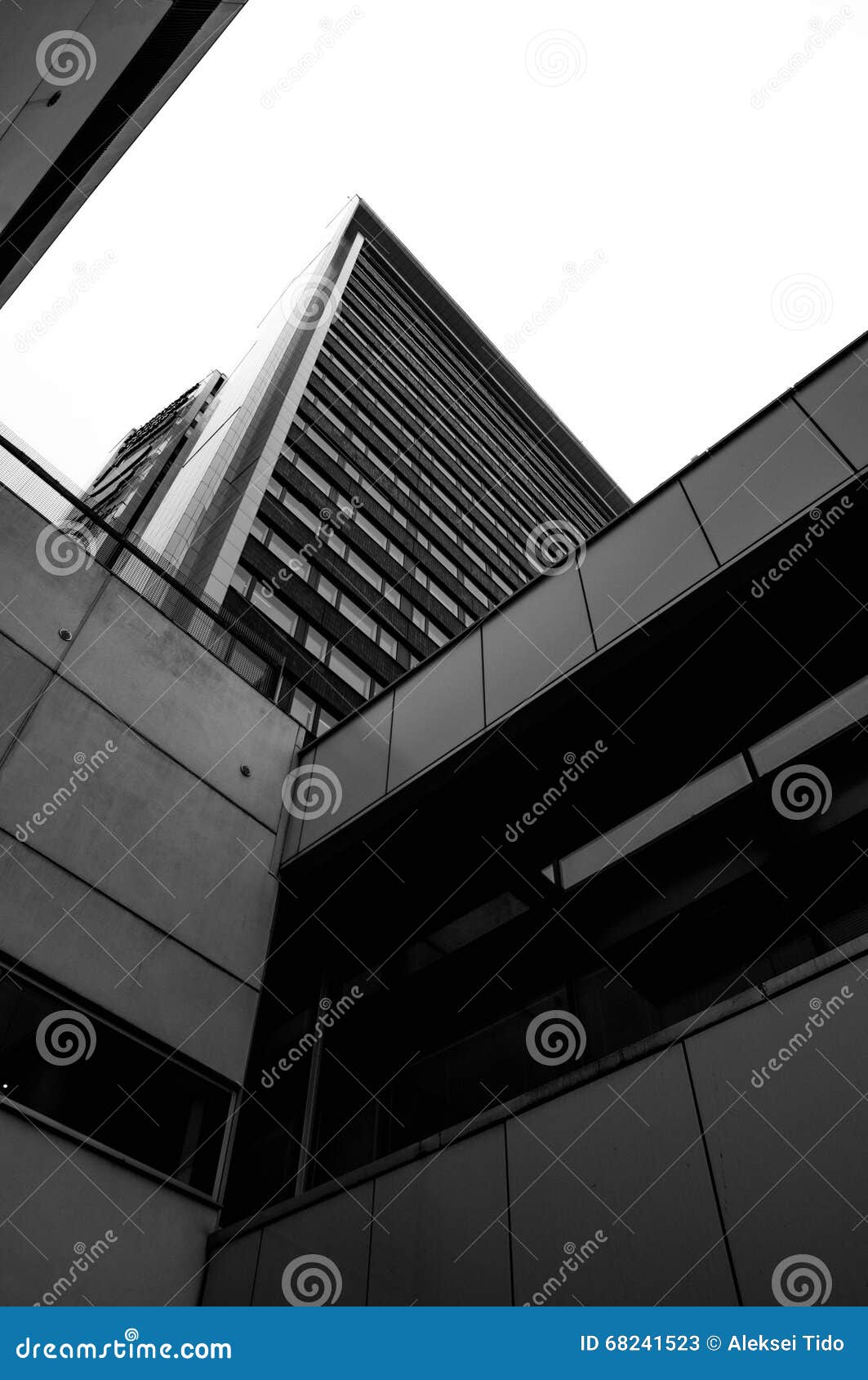 645 Diagonal Lines Modern Buildings Photos - Free & Royalty-Free Stock ...
