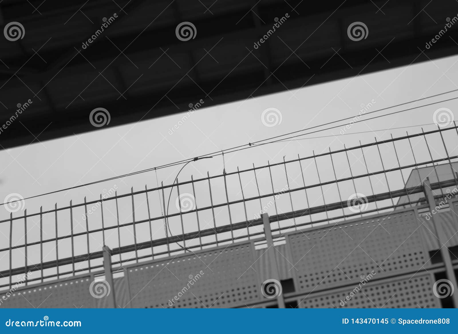 Diagonal Railway Royalty-Free Stock Photo | CartoonDealer.com #44777979