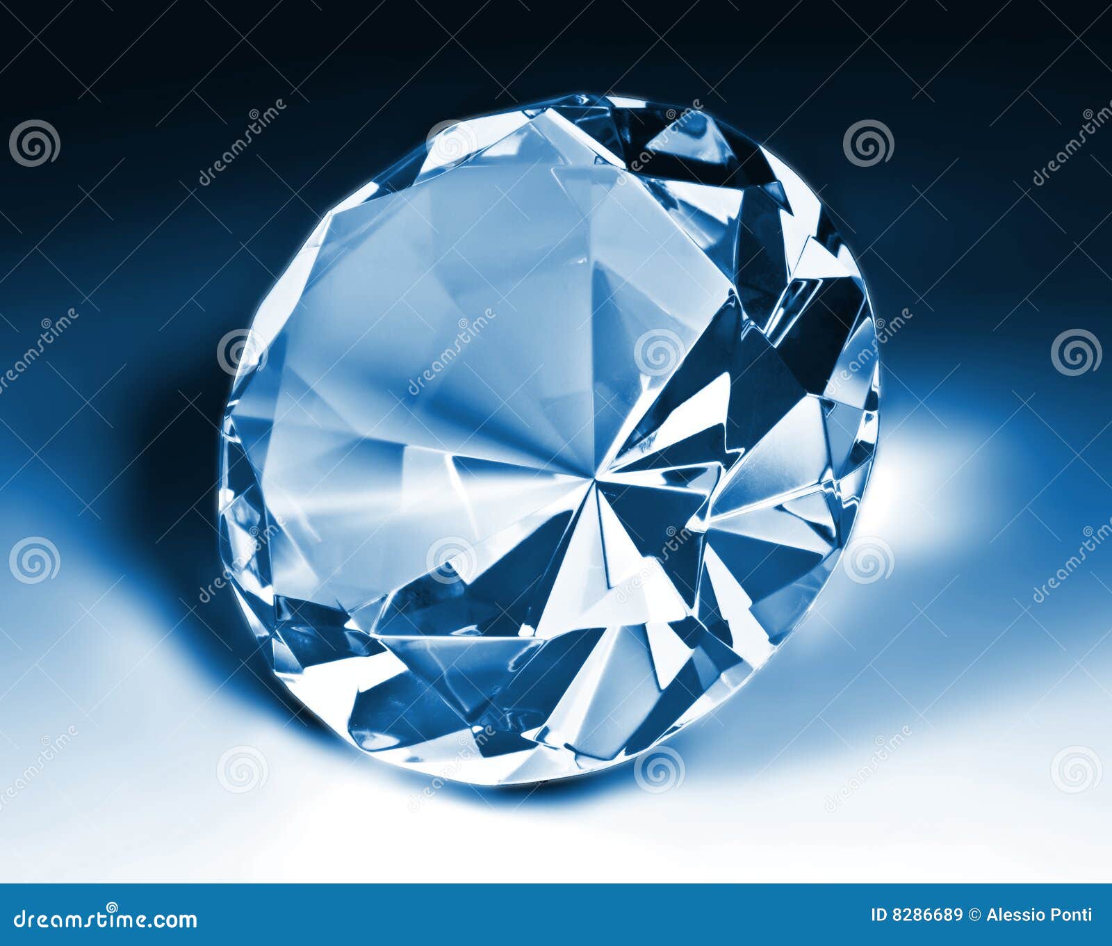 Diamante azul imagen de archivo. Imagen de alto, corte - 8286689