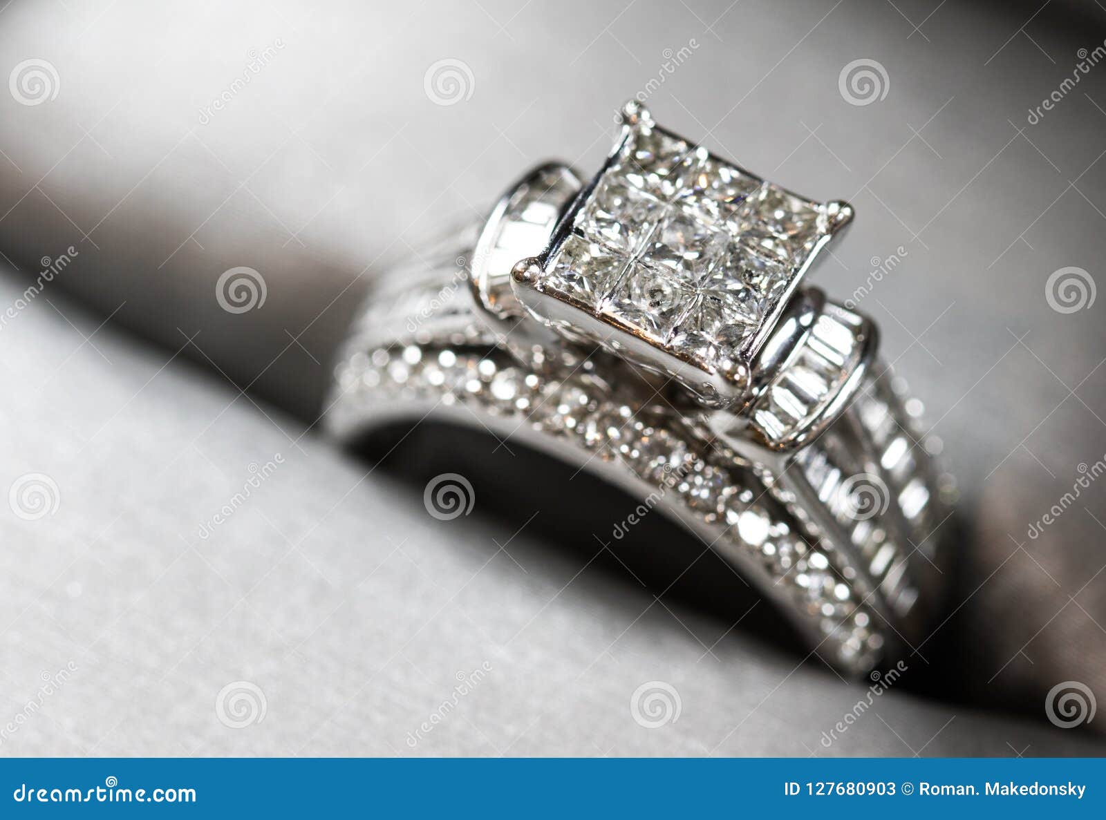 A Diamond Engagement. Ring in a Box with Glint/reflection. Shimmering ...