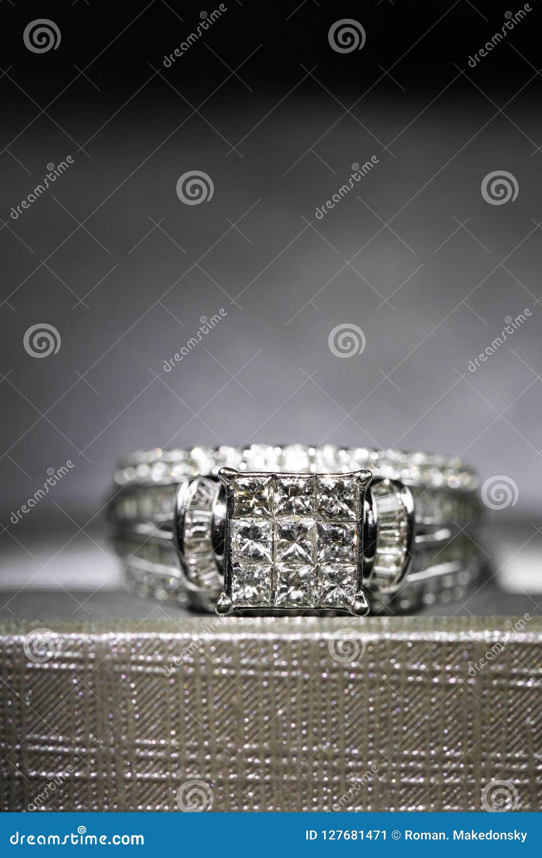 A Diamond Engagement Ring. in a Box with Glint/reflection. Shimmering ...