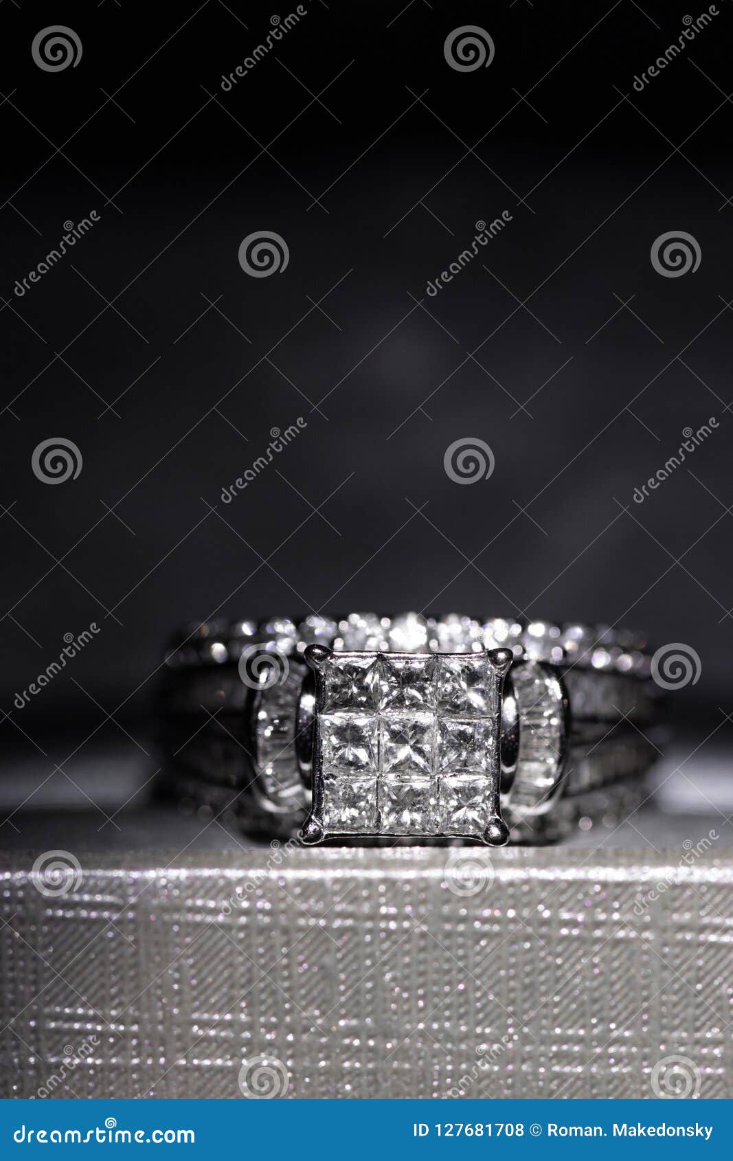 A Diamond Engagement Ring. in a Box with Glint/reflection. Shimmering ...