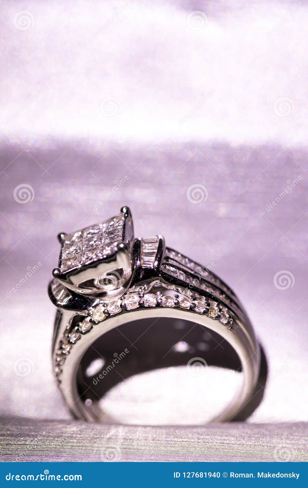 A Diamond Engagement Ring. in a Box with Glint/reflection. Shimmering ...