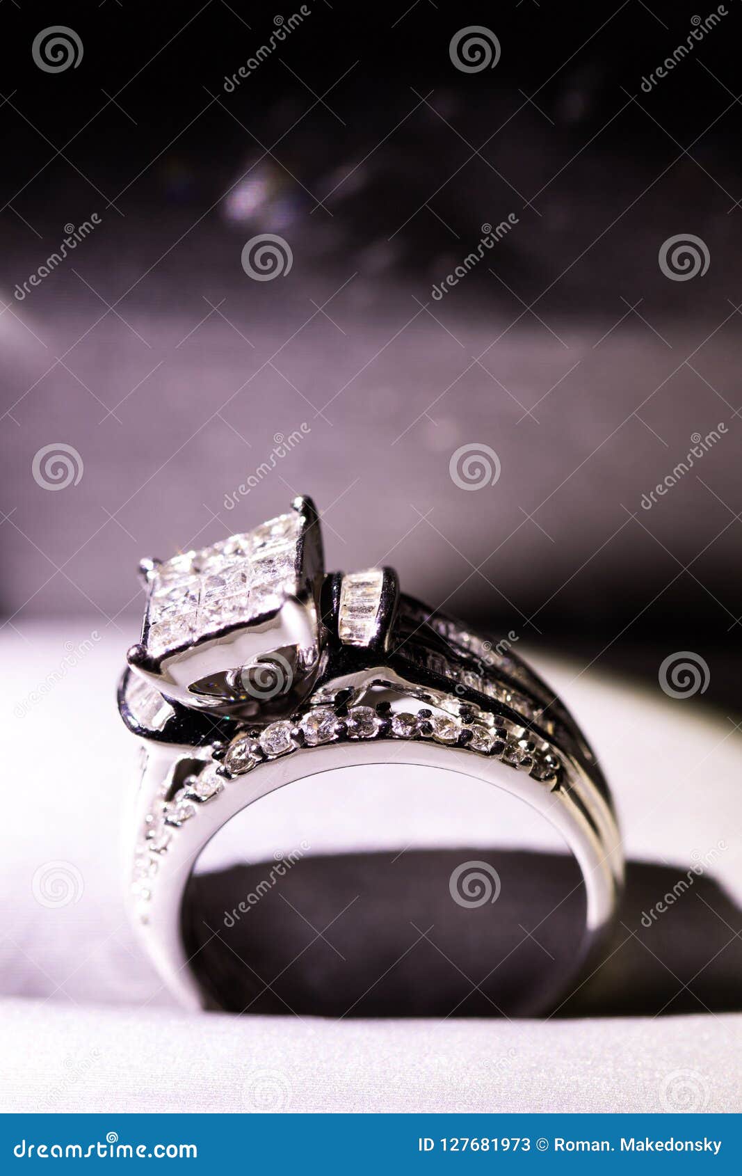 A Diamond Engagement Ring. in a Box with Glint/reflection. Shimmering ...