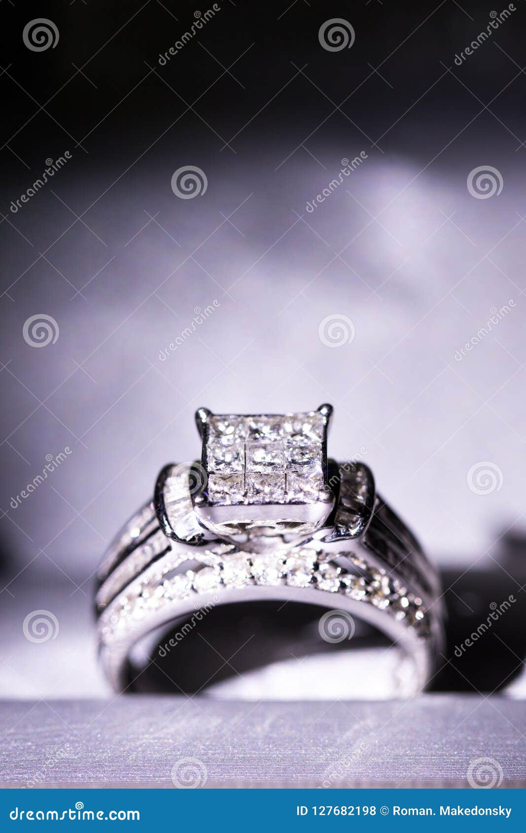 A Diamond Engagement Ring. in a Box with Glint/reflection. Shimmering ...