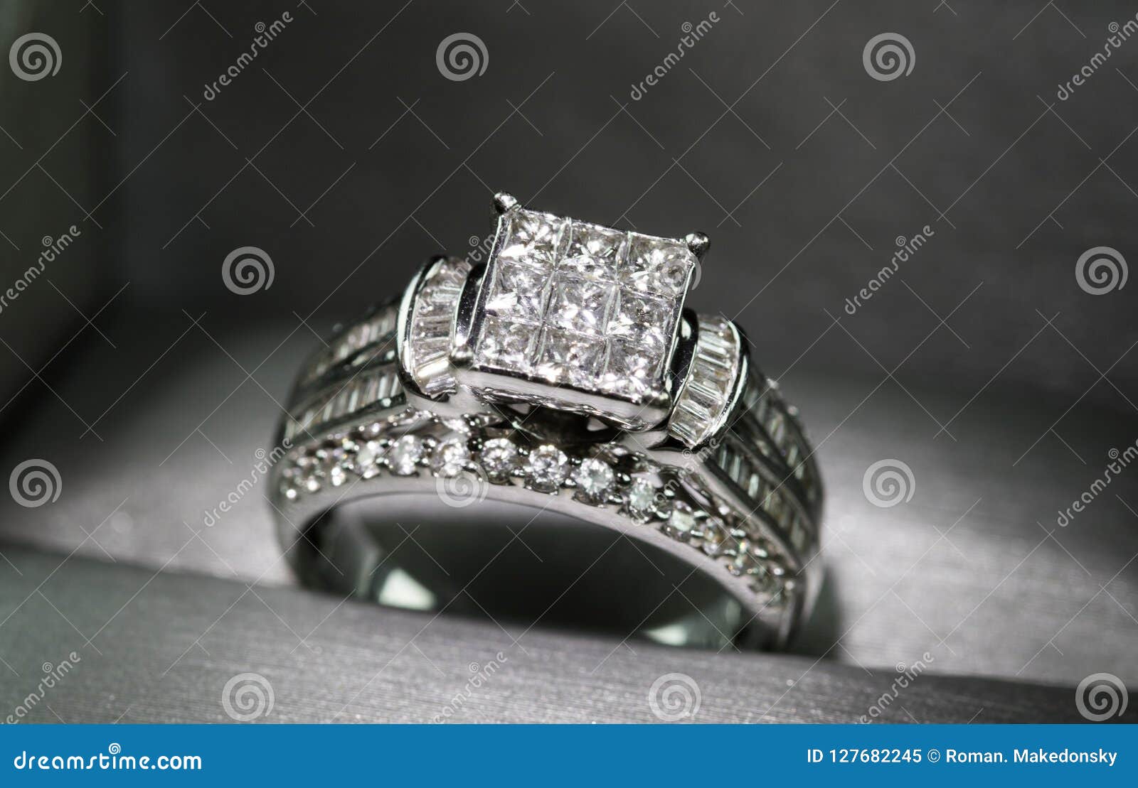 A Diamond Engagement Ring. in a Box with Glint/reflection. Shimmering ...