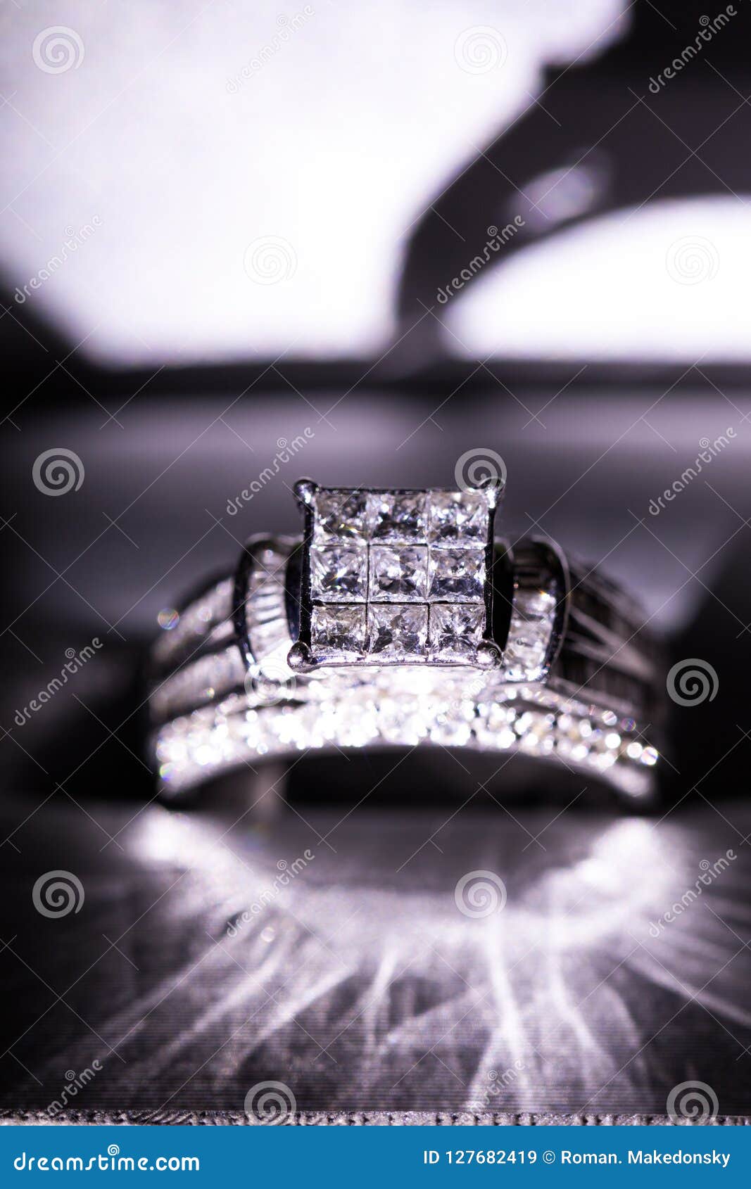 A Diamond Engagement Ring. in a Box with Glint/reflection. Shimmering ...