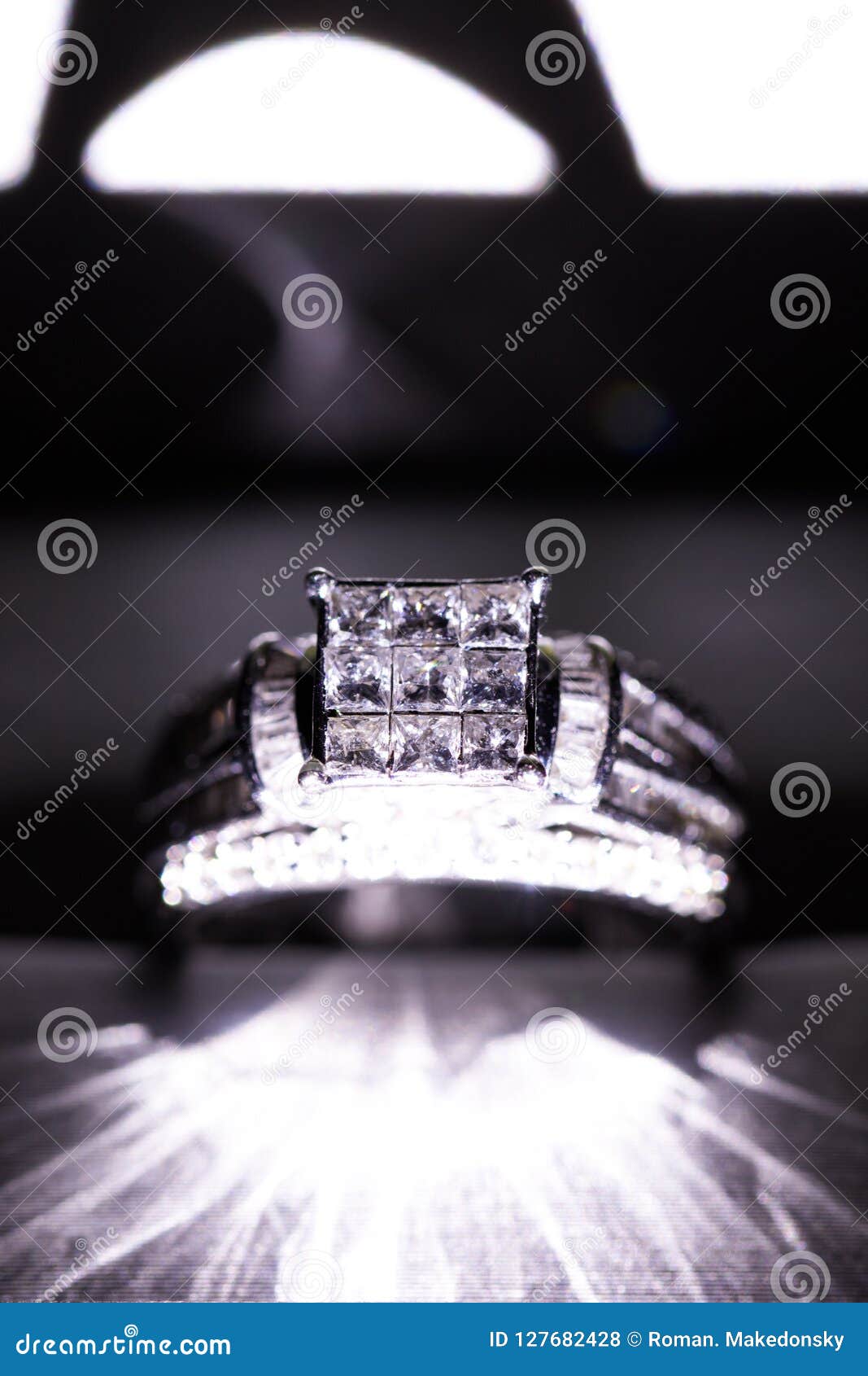 A Diamond Engagement Ring. in a Box with Glint/reflection. Shimmering ...