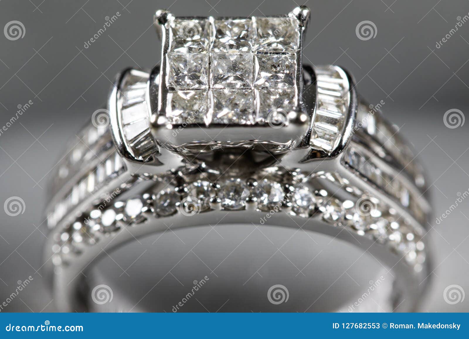 A Diamond Engagement Ring. in a Box with Glint/reflection. Shimmering ...