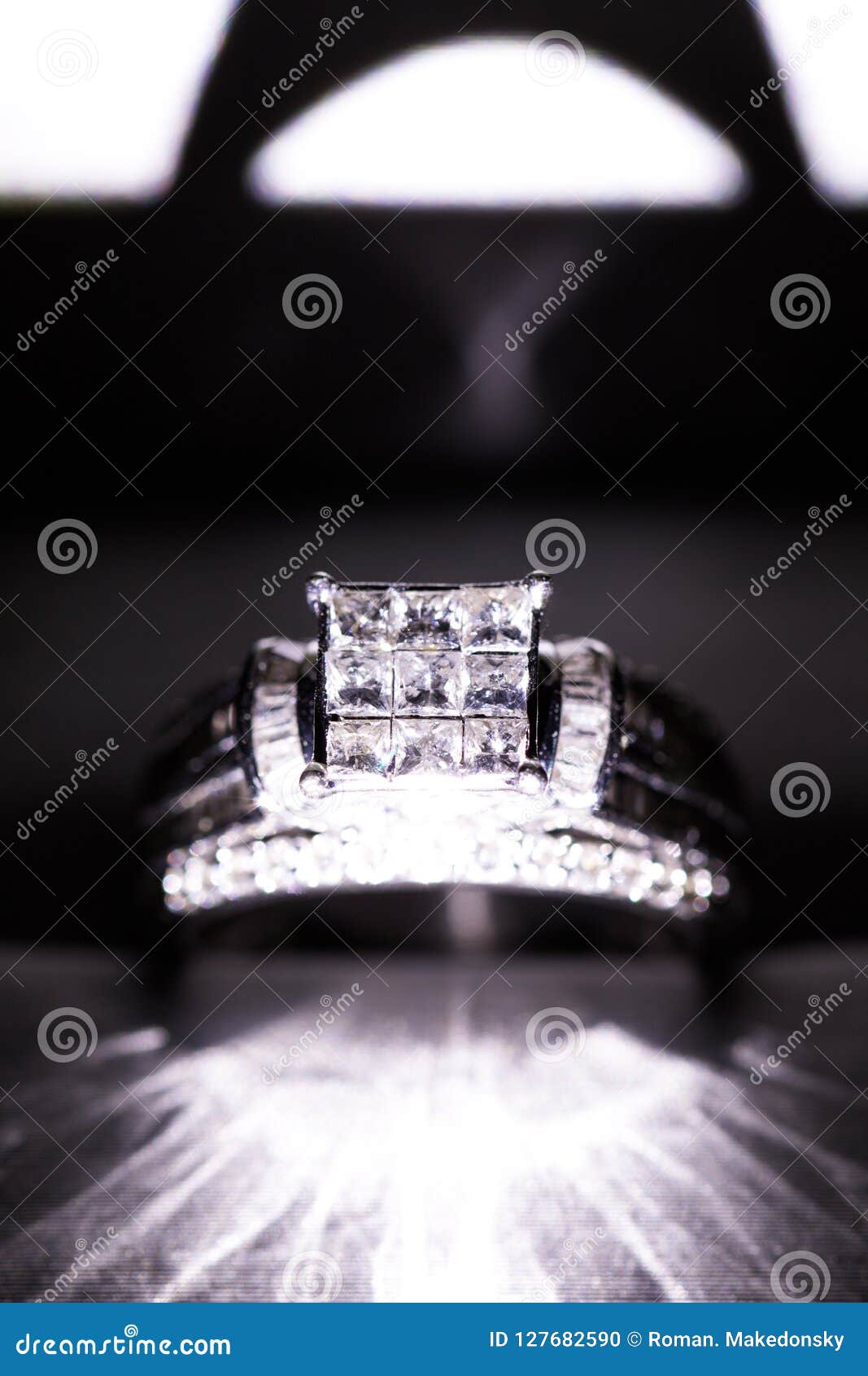 A Diamond Engagement Ring. in a Box with Glint/reflection. Shimmering ...