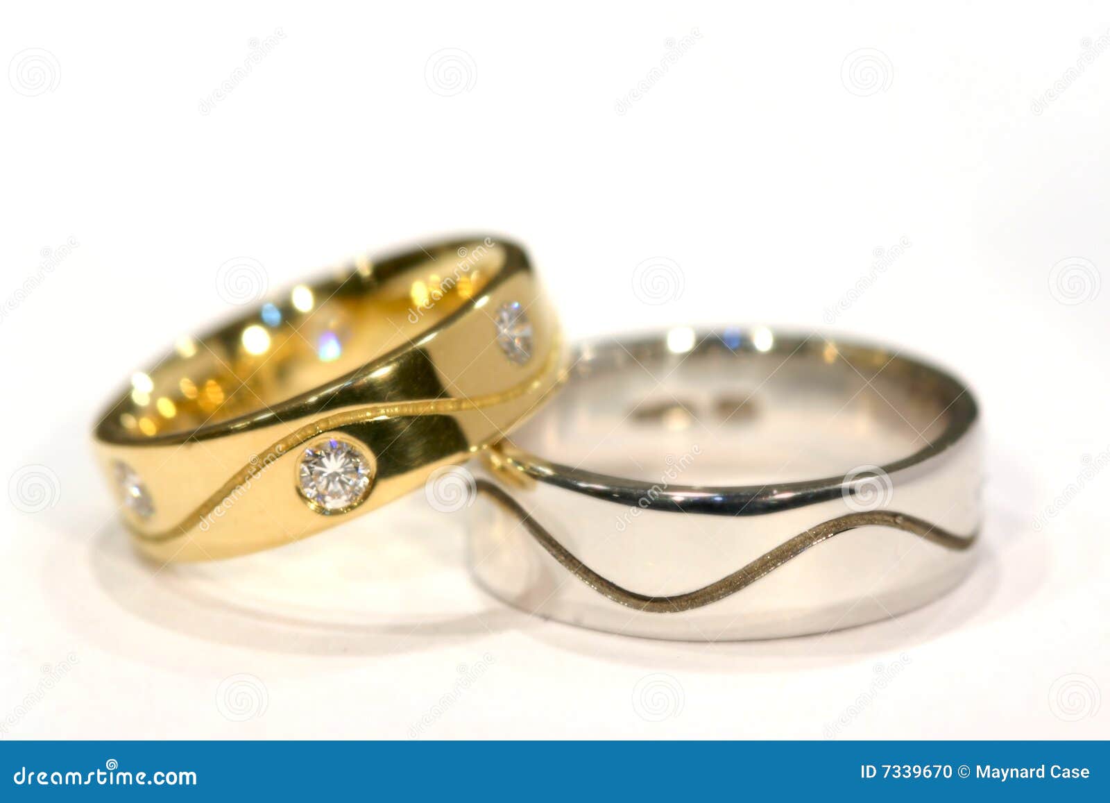 Diamond Gold and Silver Rings Stock Photo - Image of wave, ring: 7339670